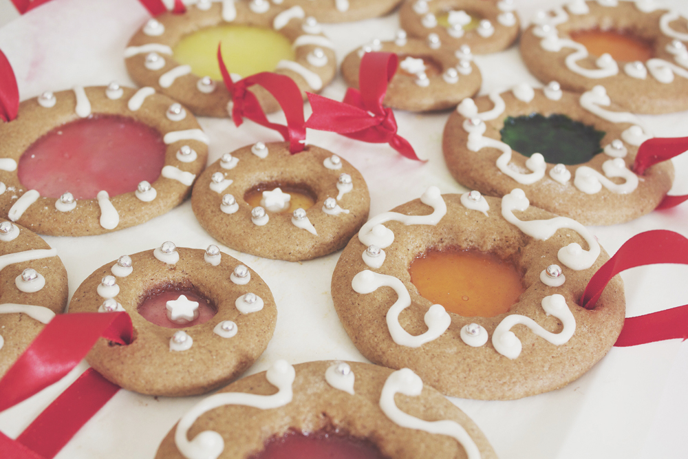 Gingerbread Stained Glass Cookies – AMCARMEN'S KITCHEN