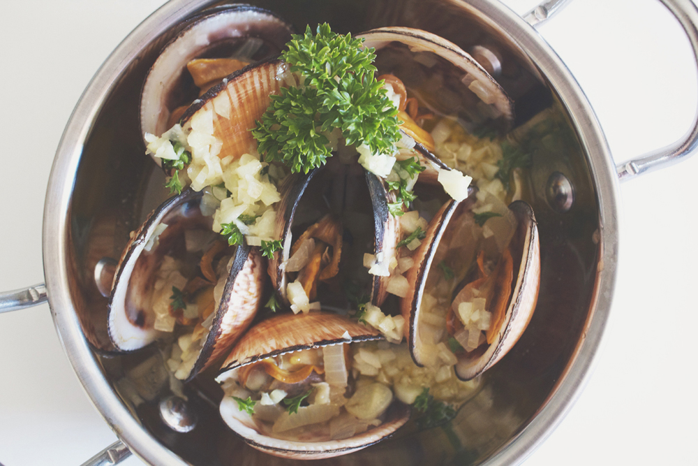 Garlic Butter Flame Clams – AMCARMEN'S KITCHEN