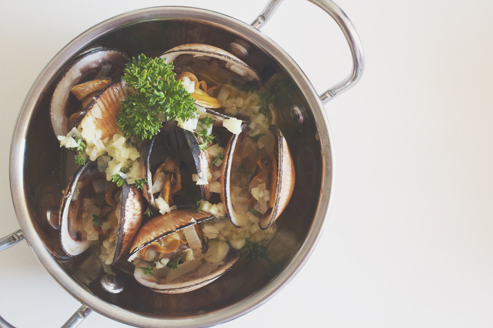 Garlic Butter Flame Clams – AMCARMEN'S KITCHEN