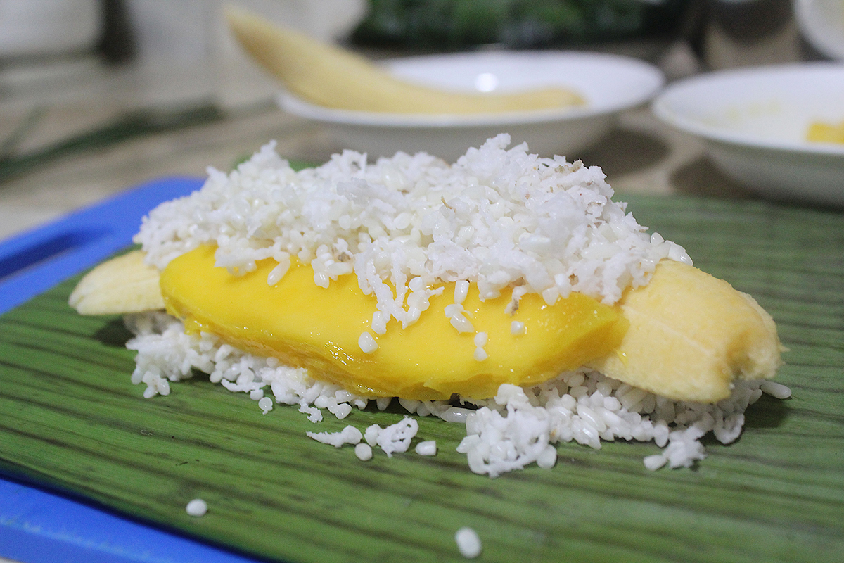 Num Ansom Chek (Rolled Banana Rice Cake) – AMCARMEN'S KITCHEN